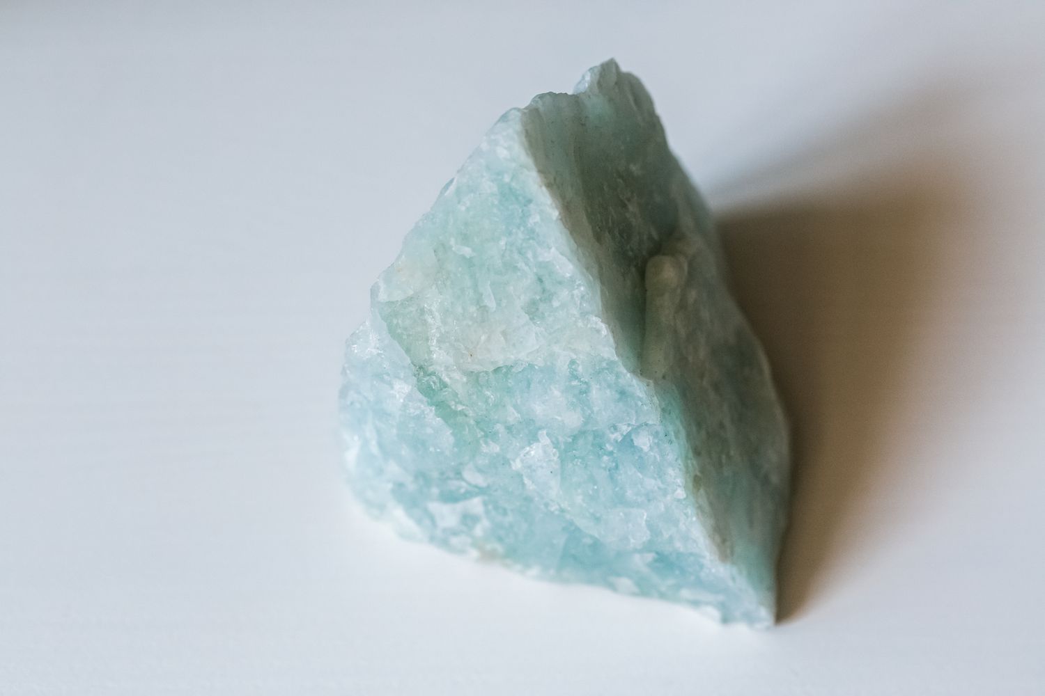 Aquamarine Crystal: Its Meaning, Healing Properties, & Uses